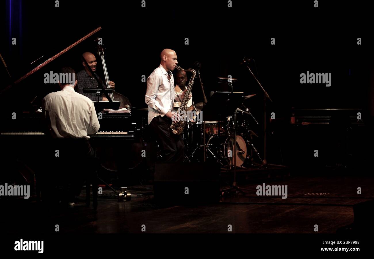 Joshua redman hi-res stock photography and images - Alamy
