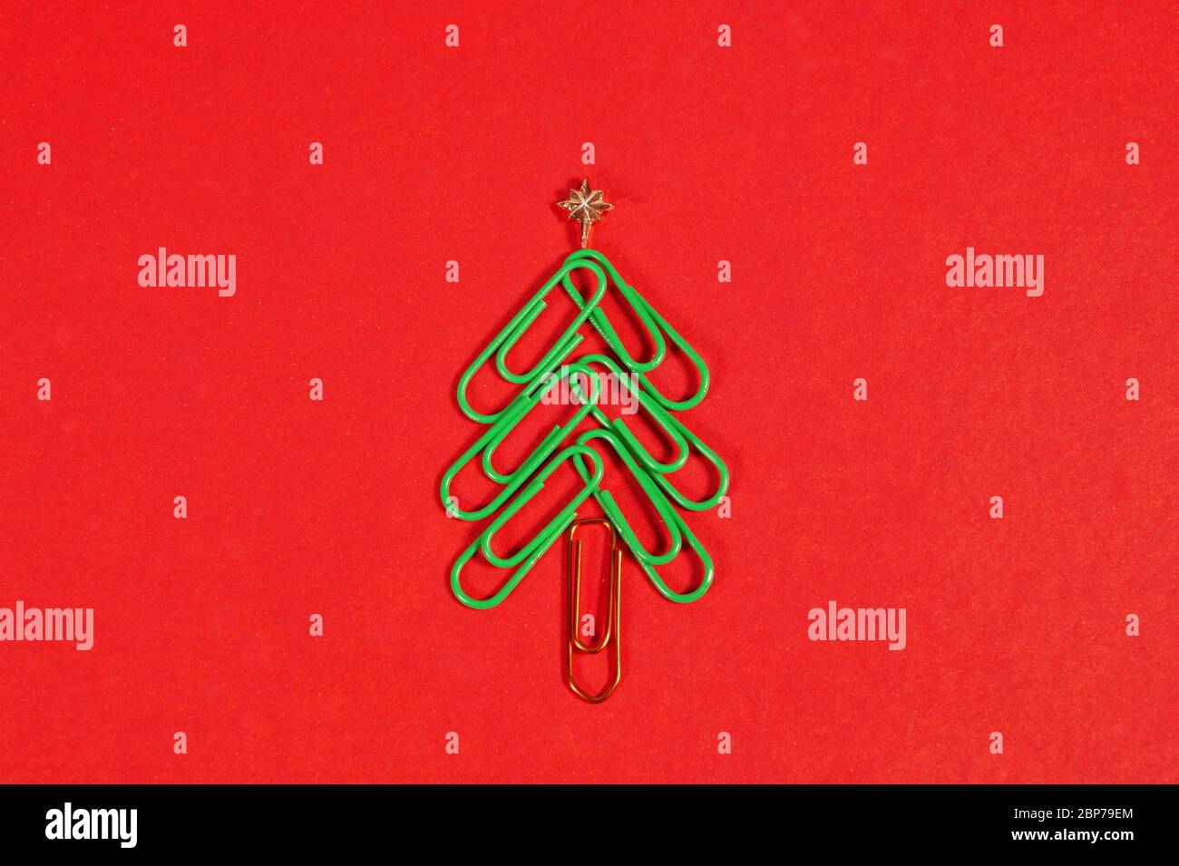 Paper clip christmas tree hi-res stock photography and images - Alamy