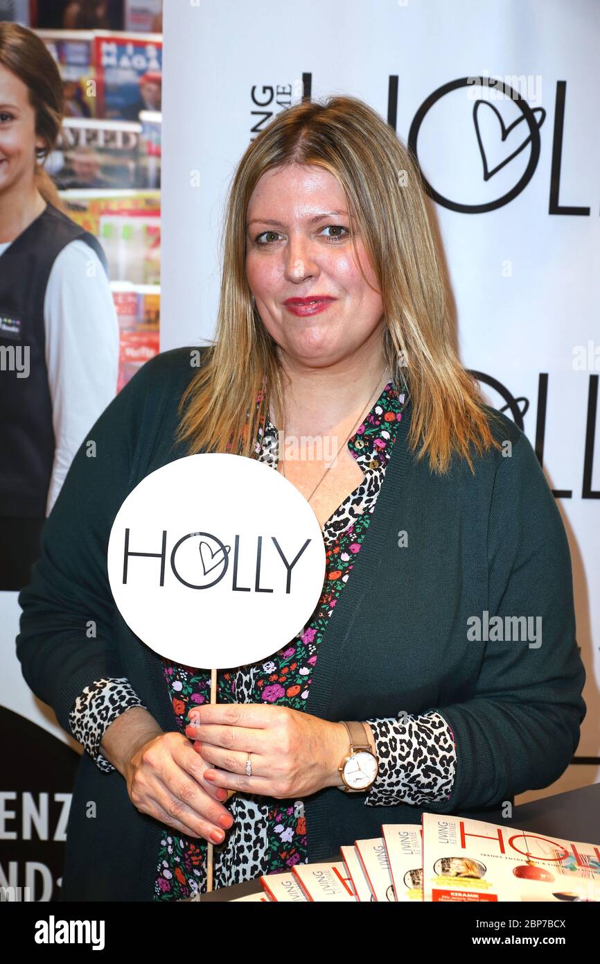 Holly Becker,autograph session of interior blogger Holy Becker at PG ...