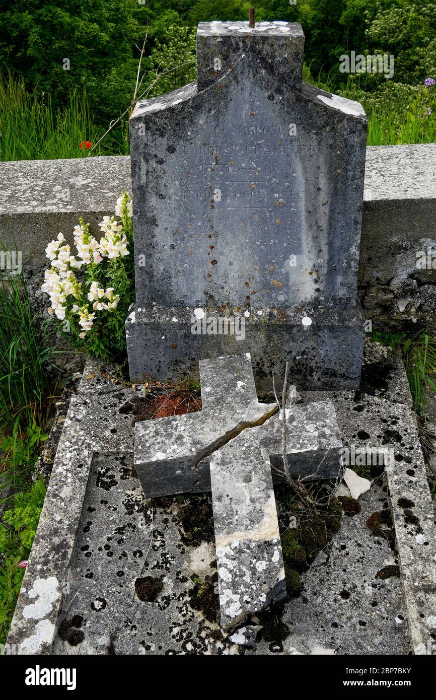 Broken cross on a tombstone, Cemetery of Inimond, Bugey massif, Ain, France Stock Photo - Alamy