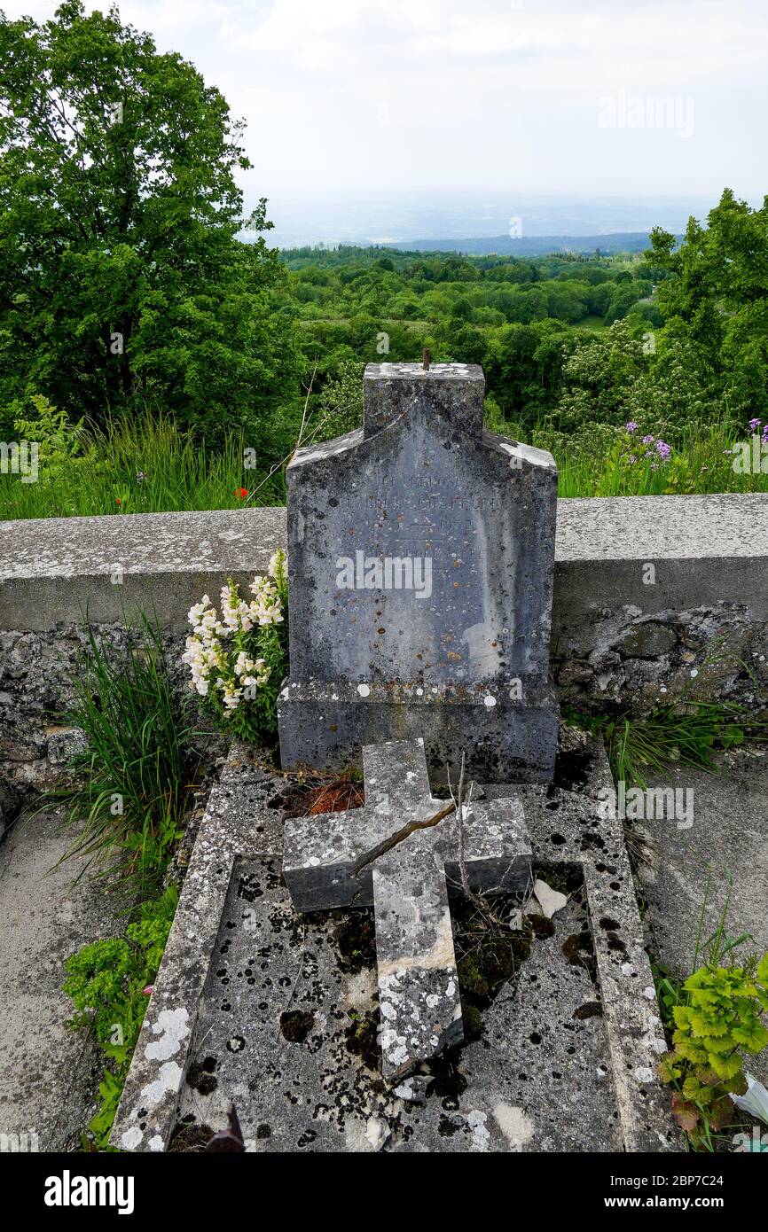 Broken cross on a tombstone, Cemetery of Inimond, Bugey massif, Ain, France Stock Photo - Alamy