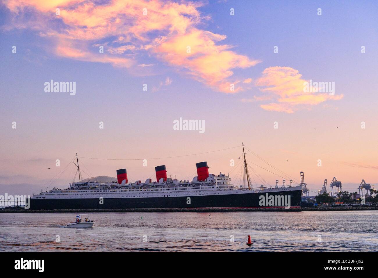 Queen mary ship bow hi-res stock photography and images - Alamy
