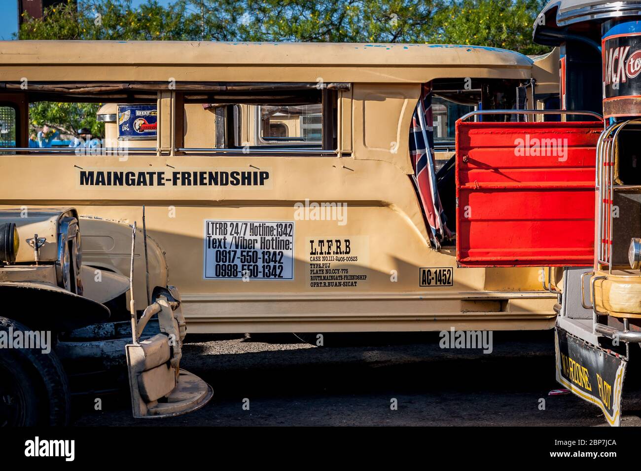 Jeepney stop hi-res stock photography and images - Alamy
