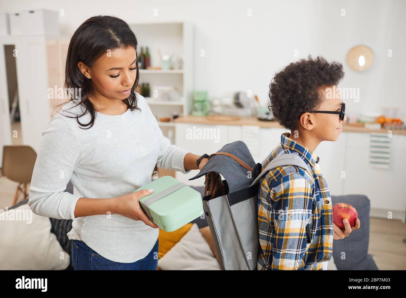Mom packing lunch hi-res stock photography and images - Alamy