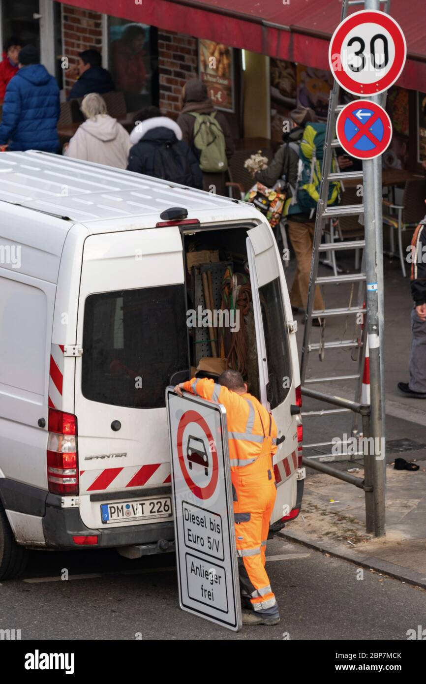 The signs for the diesel driving ban (diesel cars and trucks up to and ...