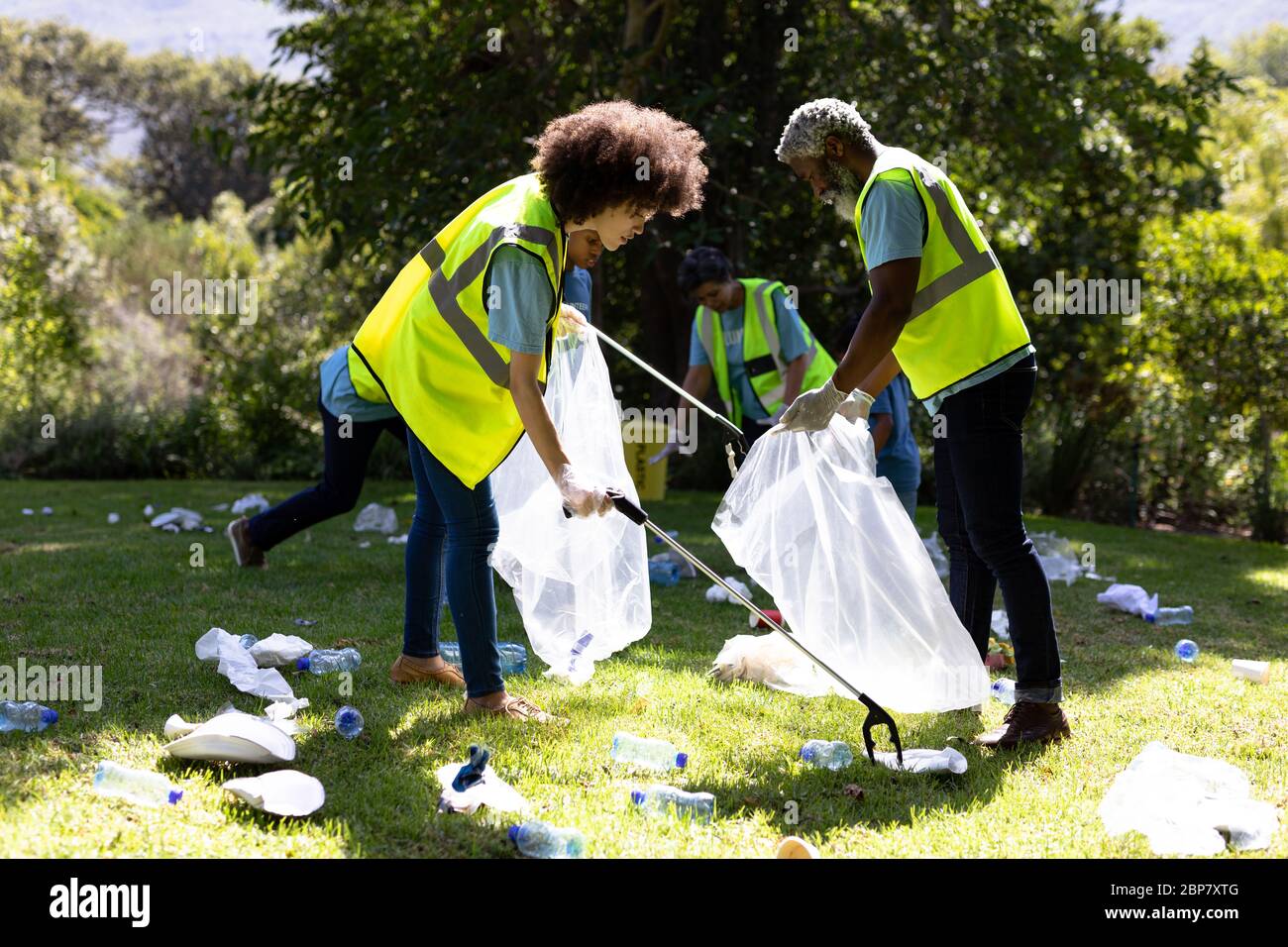 Children collecting garbage hi-res stock photography and images - Alamy