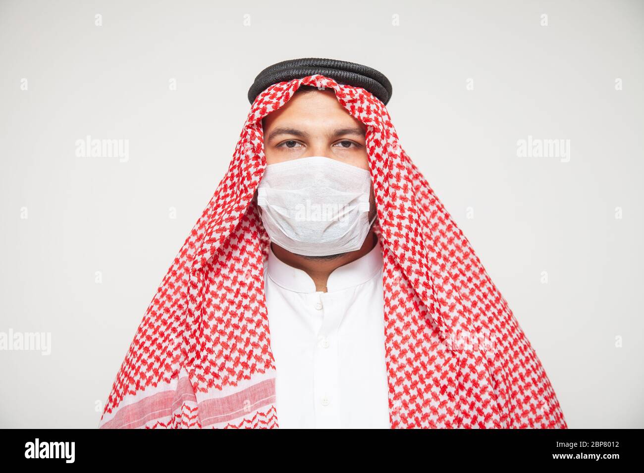 Arab man wearing corona virus covid-19 mask Stock Photo - Alamy