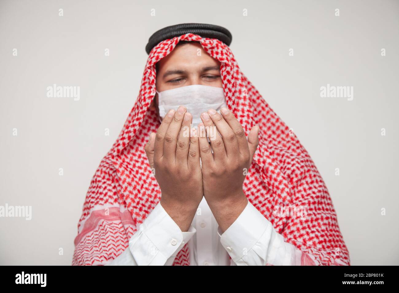 Middle Eastern Saudi Arabia Man wearing mask praying covid-19 Stock ...