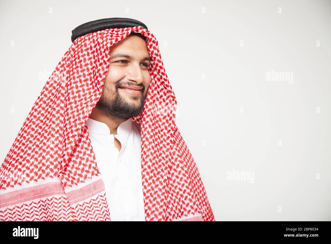 Arab Saudi Man profile view smiling Stock Photo - Alamy