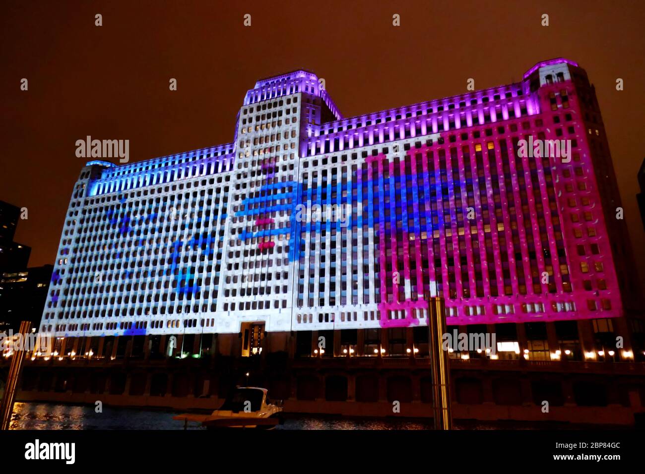 Night photography of Chicago, Illinois, USA Stock Photo - Alamy