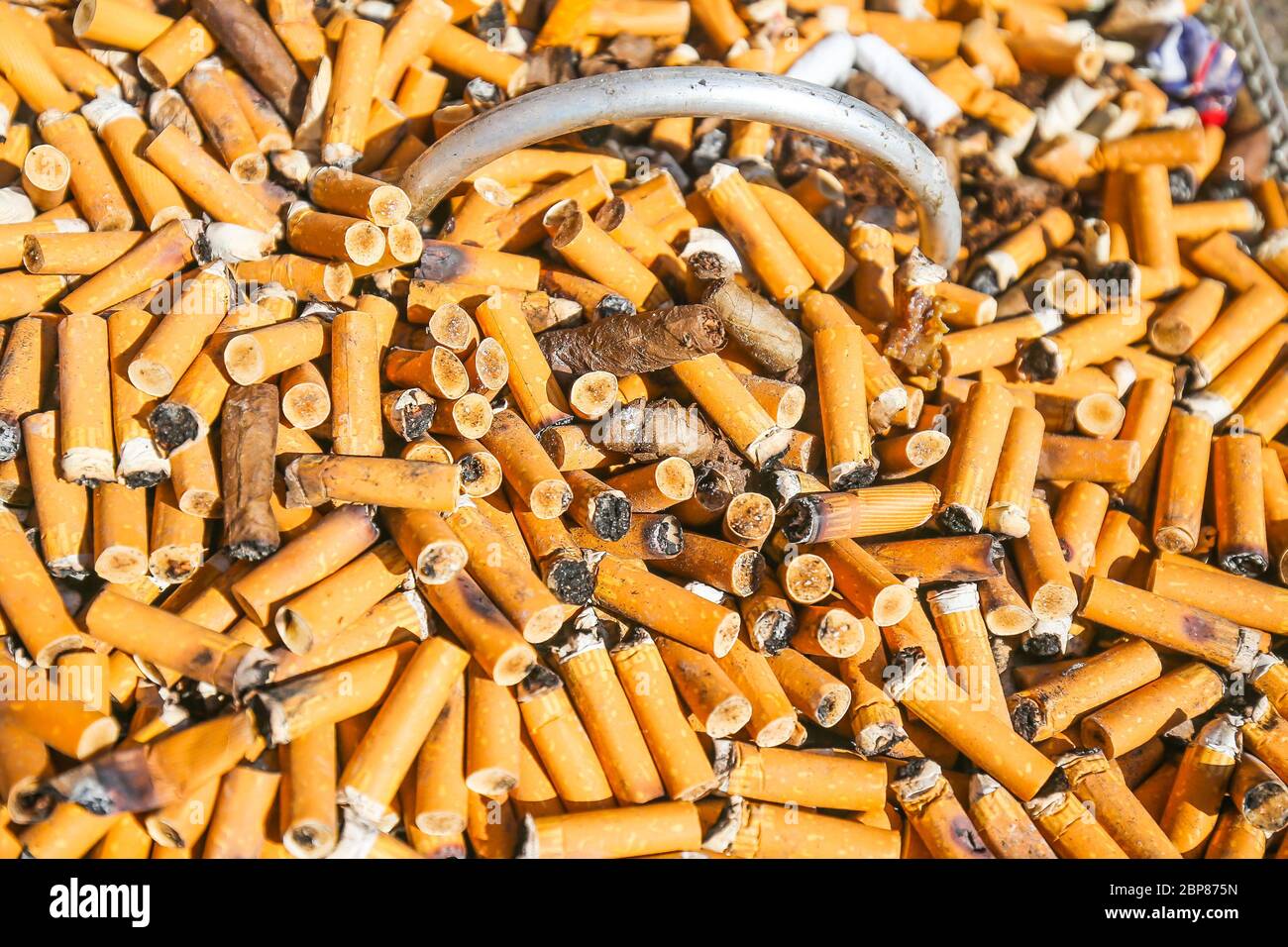 Rotterdam, Netherlands. 18th May, 2020. ROTTERDAM, 18-05-2020, roken ...