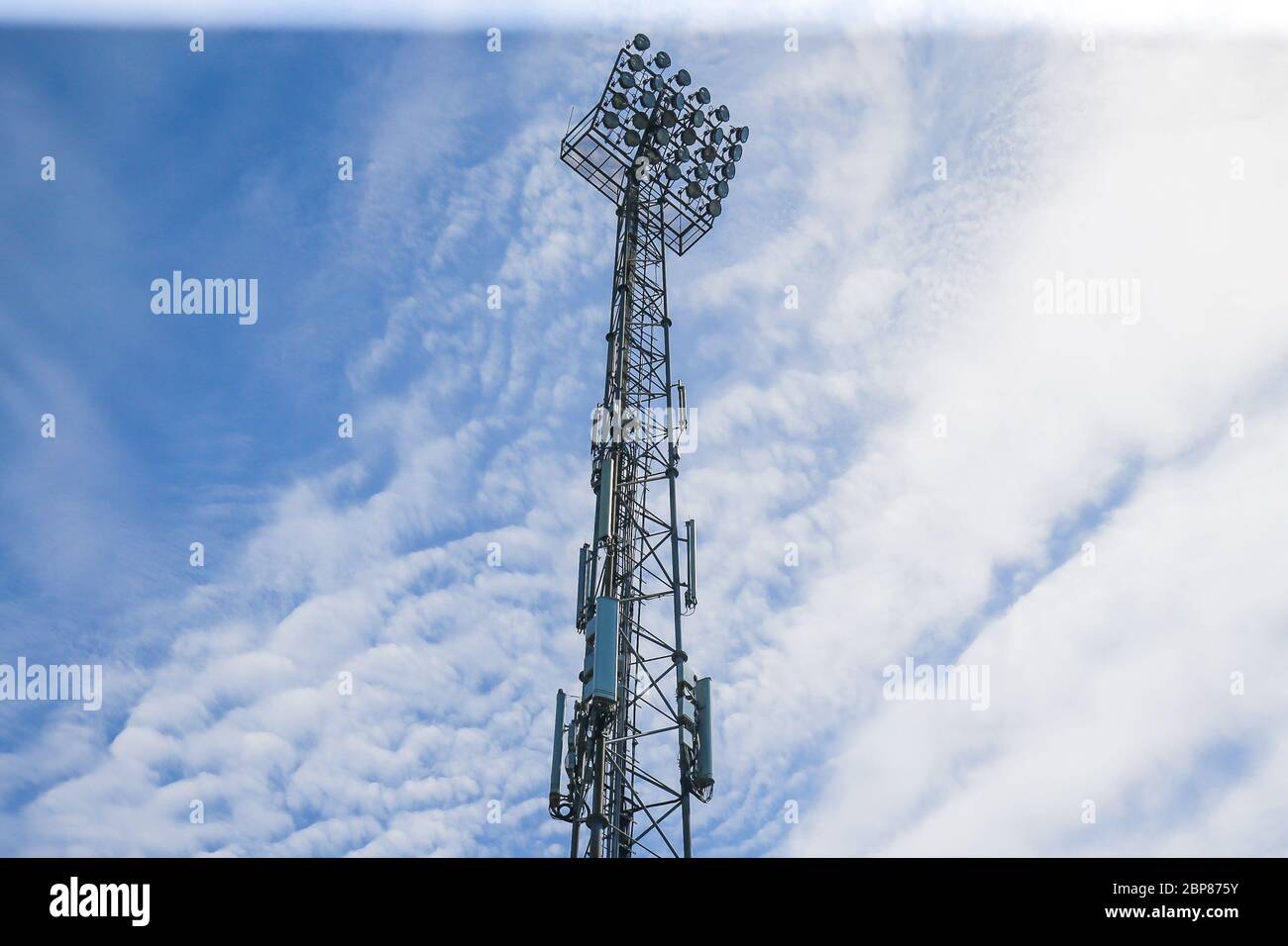 5g zendmast hi-res stock photography and images - Alamy