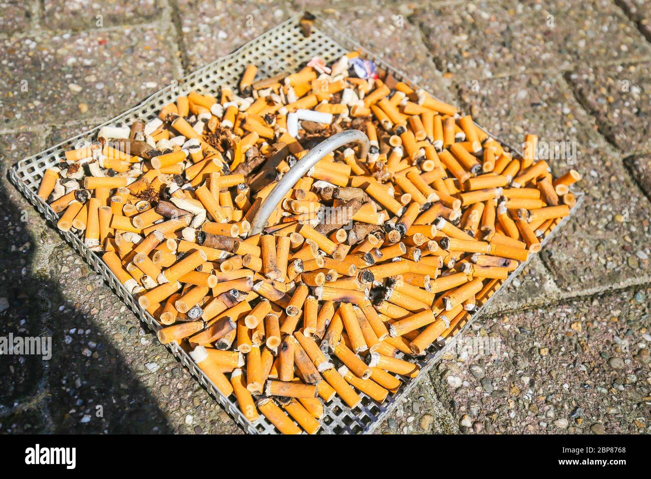 Rotterdam, Netherlands. 18th May, 2020. ROTTERDAM, 18-05-2020, roken ...