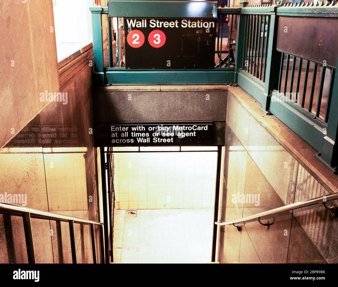 Empty city street subway wall hi-res stock photography and images - Alamy