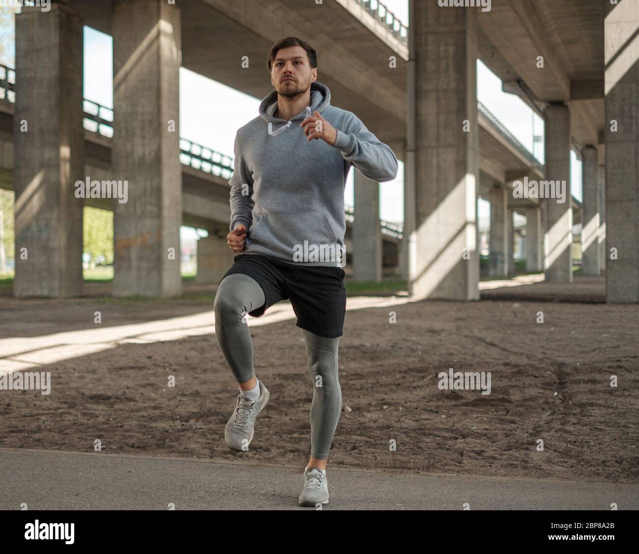 Man doing street workout alone in a city Stock Photo - Alamy