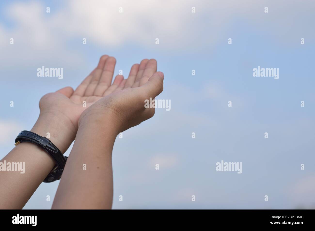 Open hands praying hi-res stock photography and images - Alamy