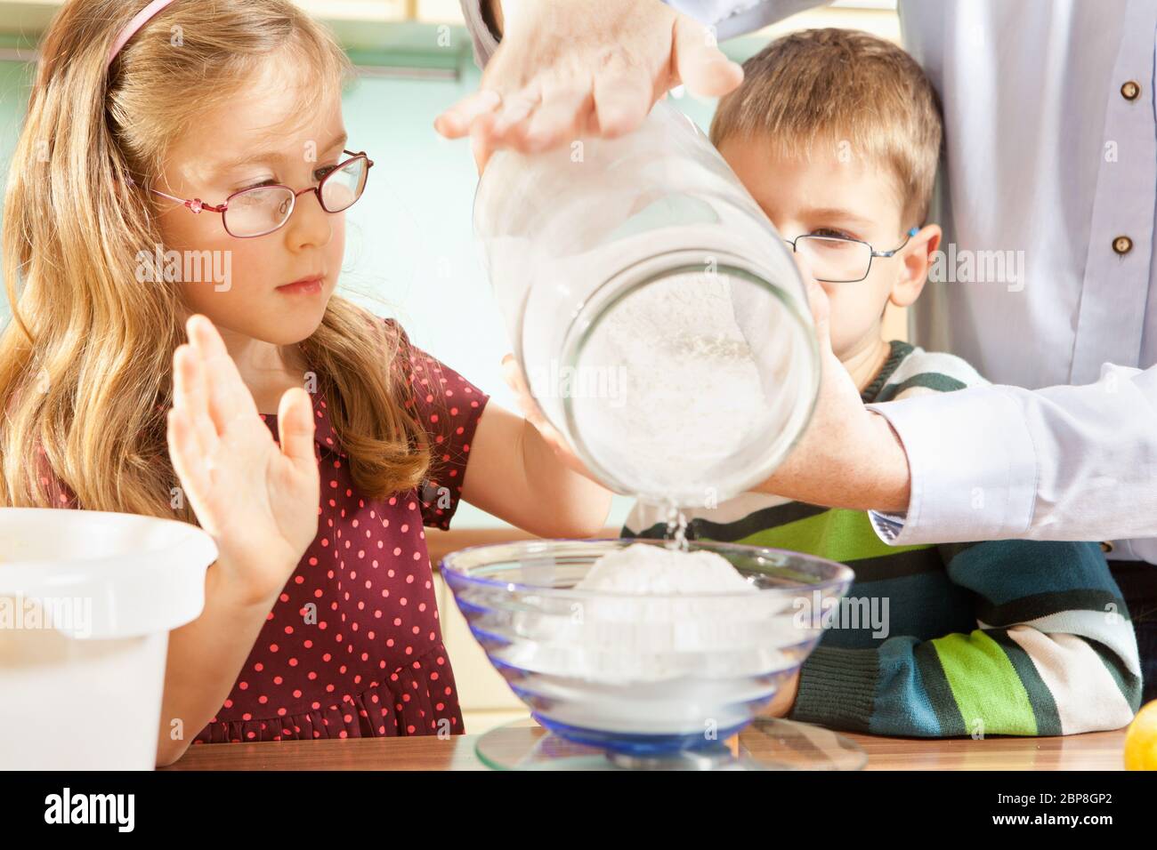 Eltern Mit Kindern High Resolution Stock Photography and Images - Alamy