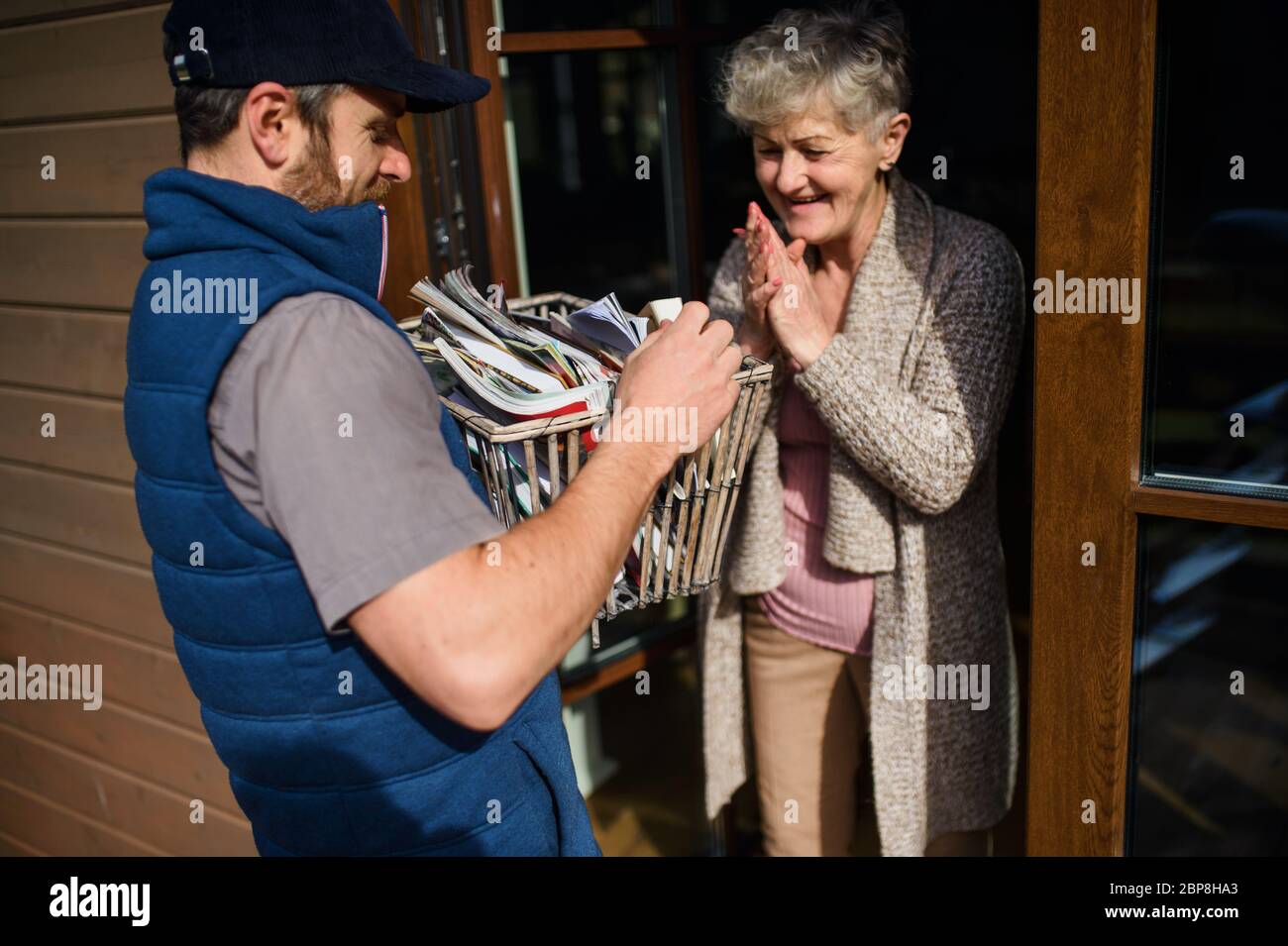 Online delivery books hi-res stock photography and images - Alamy