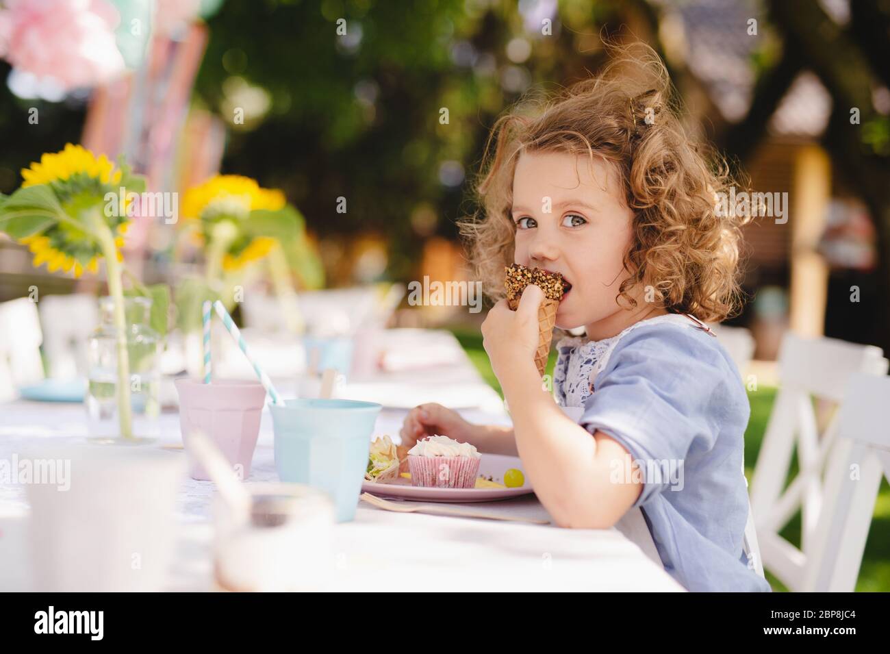 Snacks girl hi-res stock photography and images - Alamy