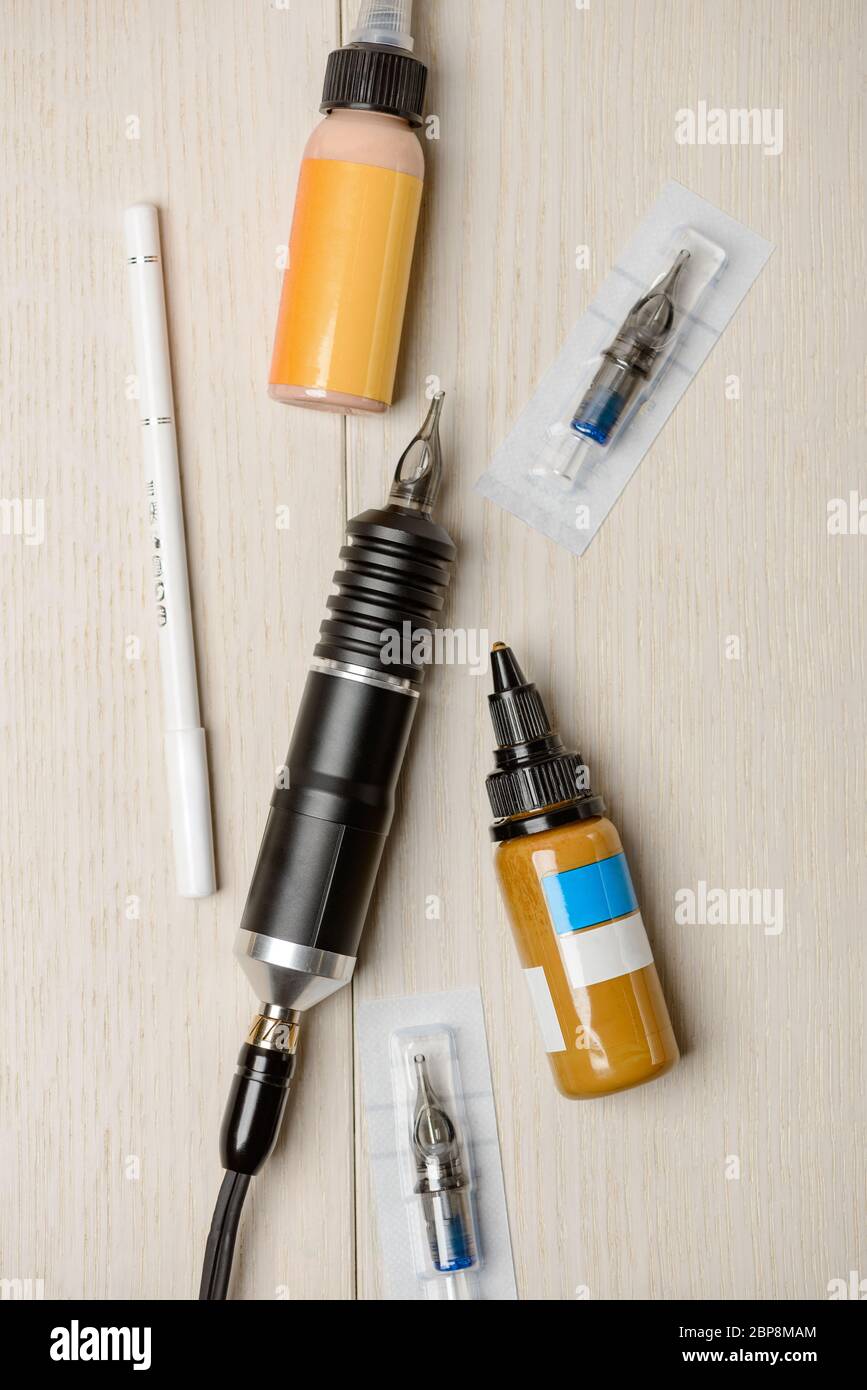 Body tattoo yellow hi-res stock photography and images - Alamy