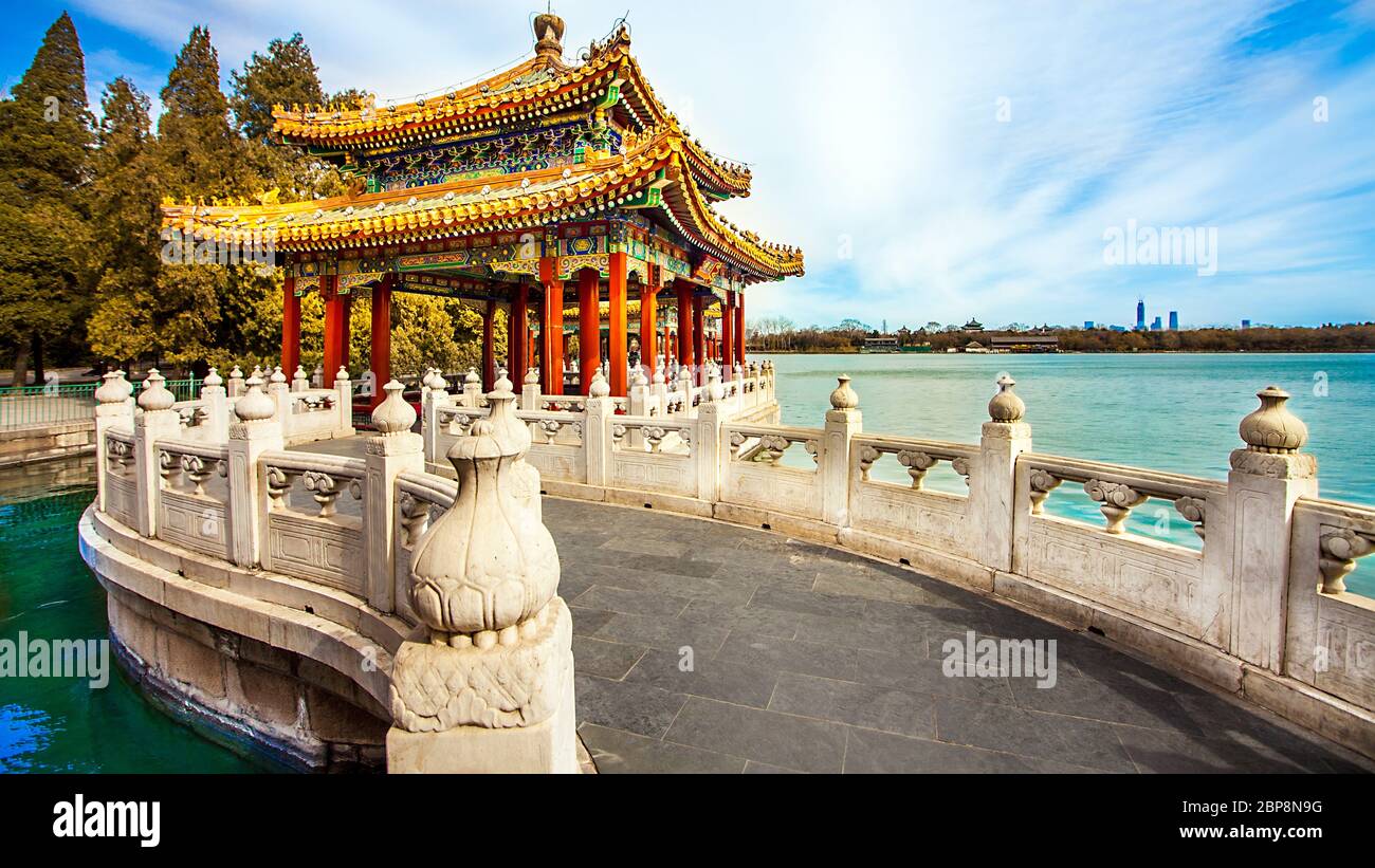 Im Beihai - Park in Peking China Stock Photo - Alamy