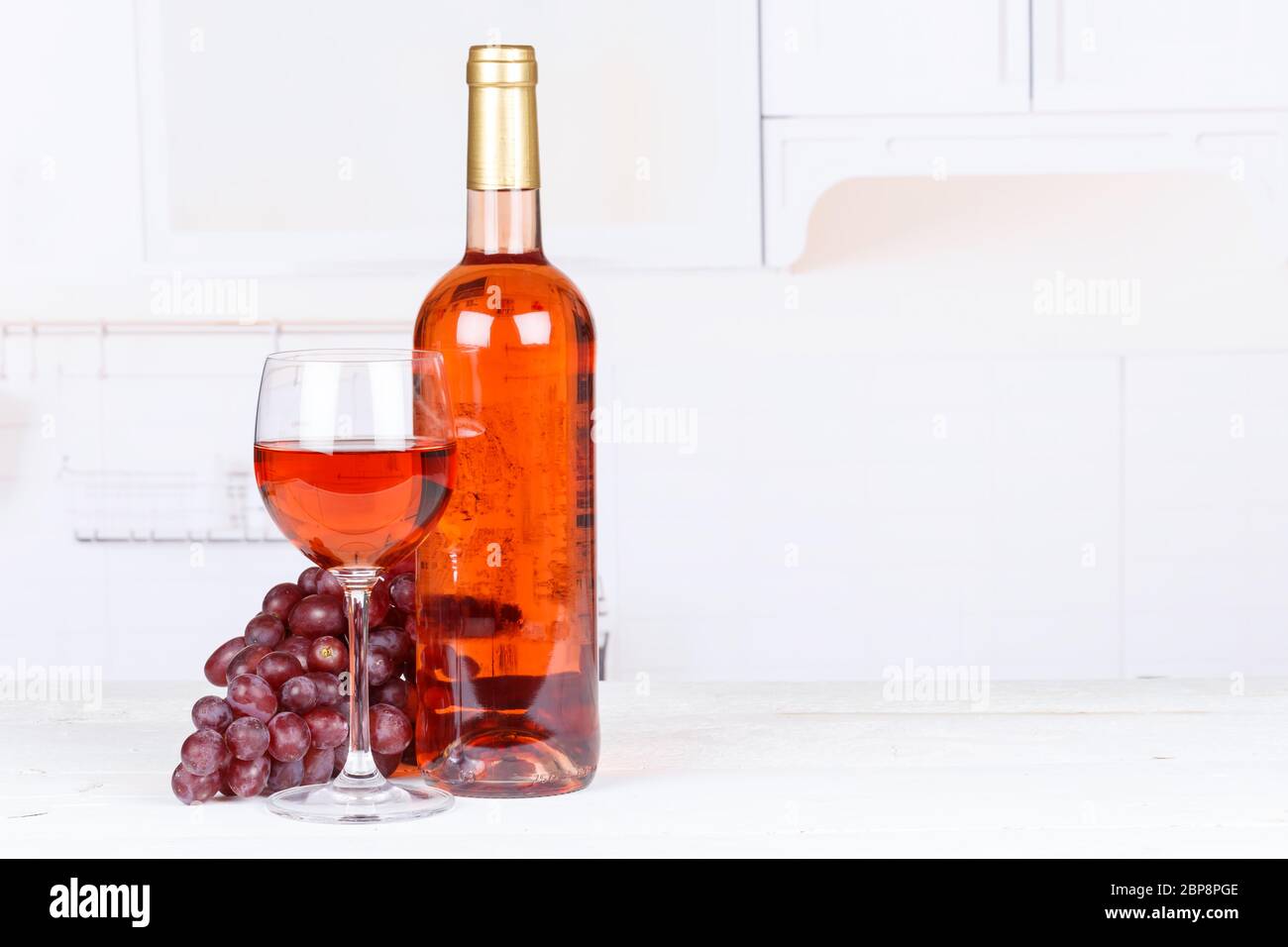 Rose wine grapes hi-res stock photography and images - Alamy