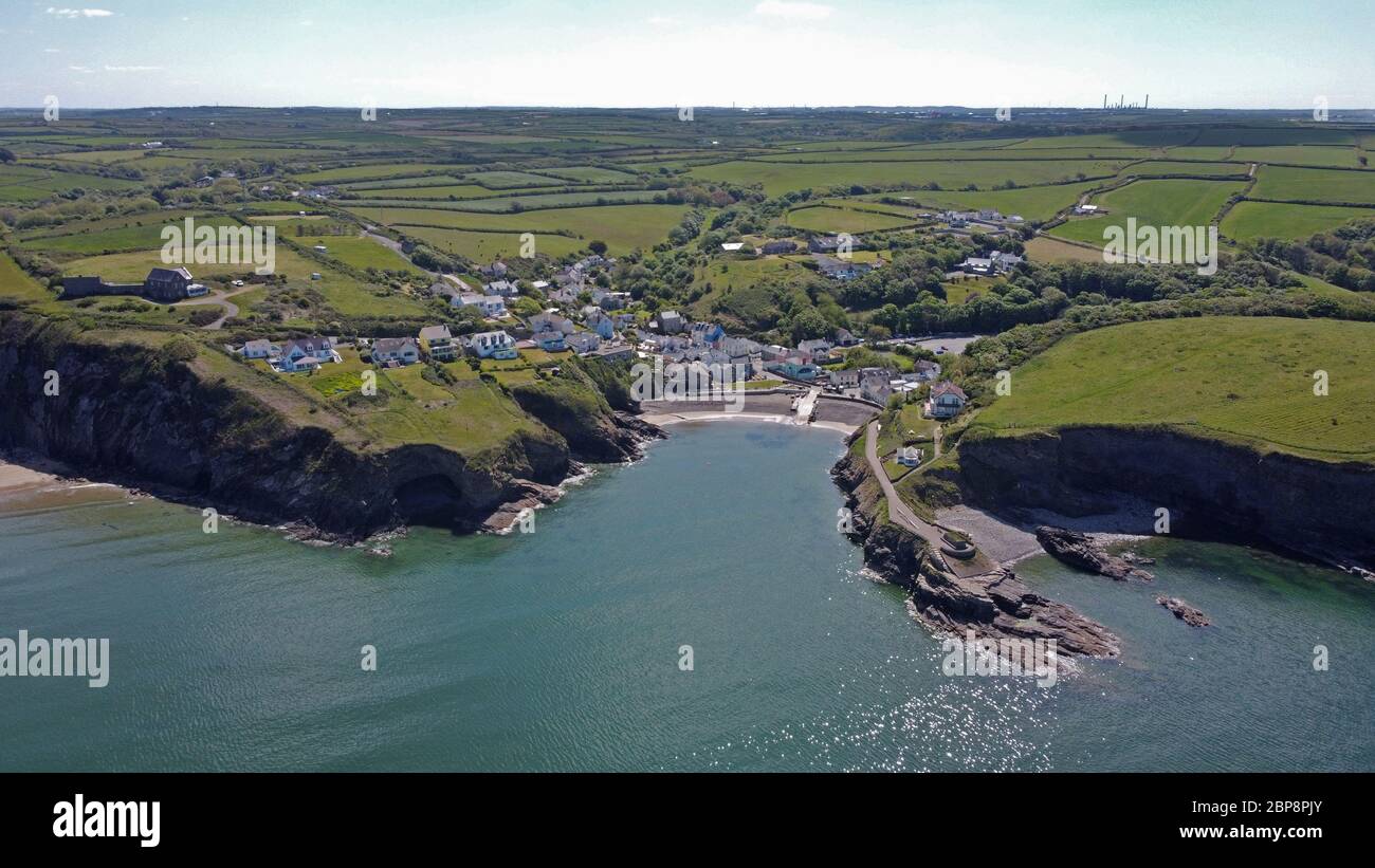 Little haven beach pembrokeshire hi-res stock photography and images ...