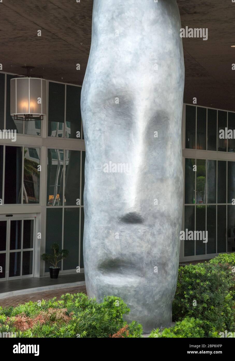 The column as the functional and exterior detail of a skyscraper in ...