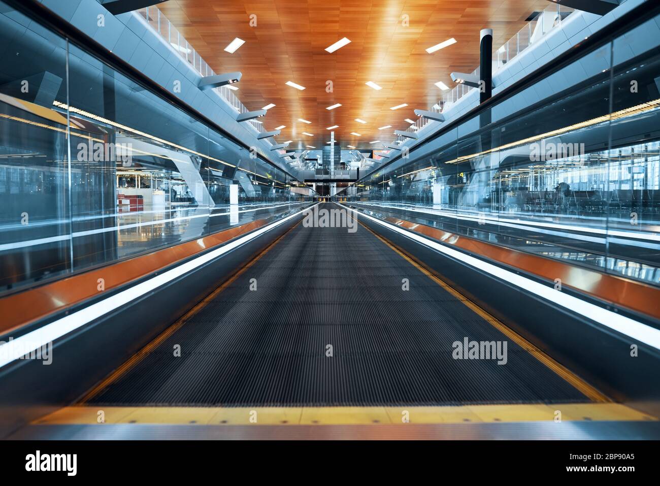 Travelator shopping mall hi-res stock photography and images - Alamy