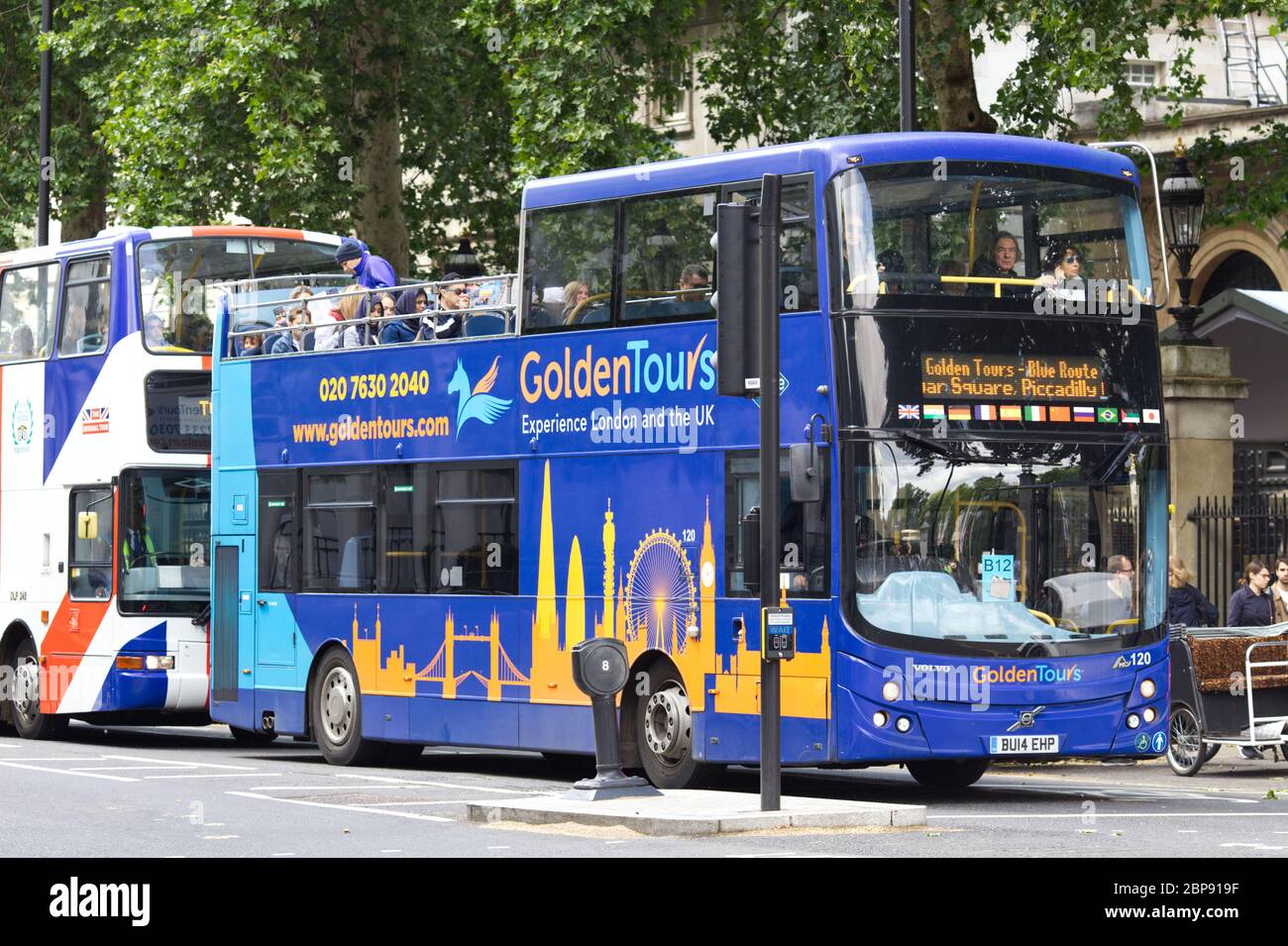 Golden bus hi-res stock photography and images - Alamy
