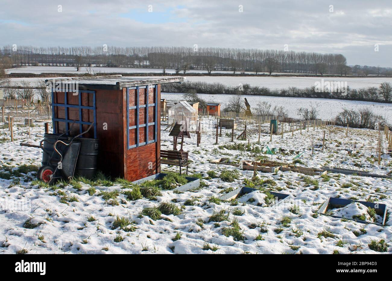 Garden sheds in winter hi-res stock photography and images - Alamy