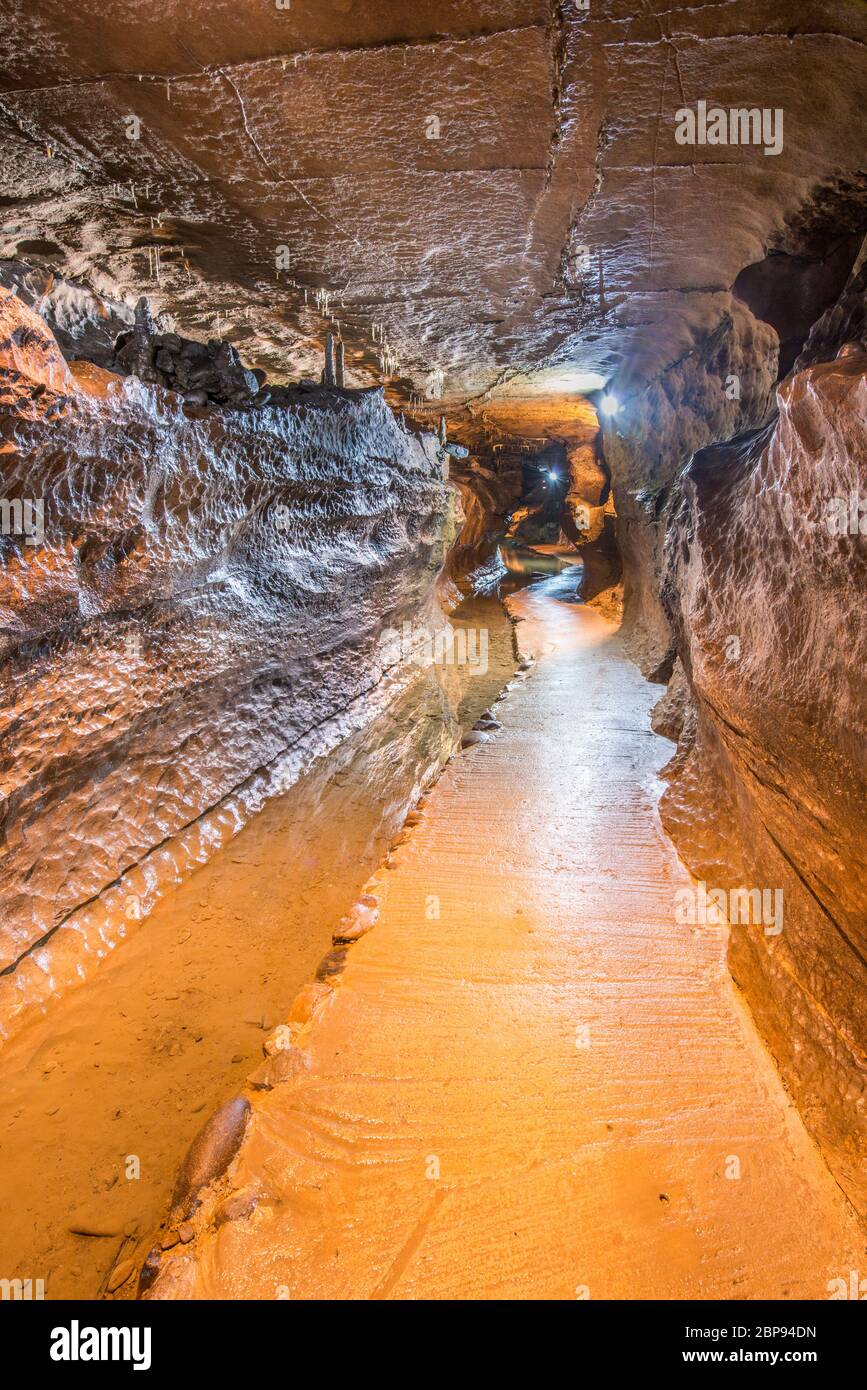 Cave flowstones hi-res stock photography and images - Alamy