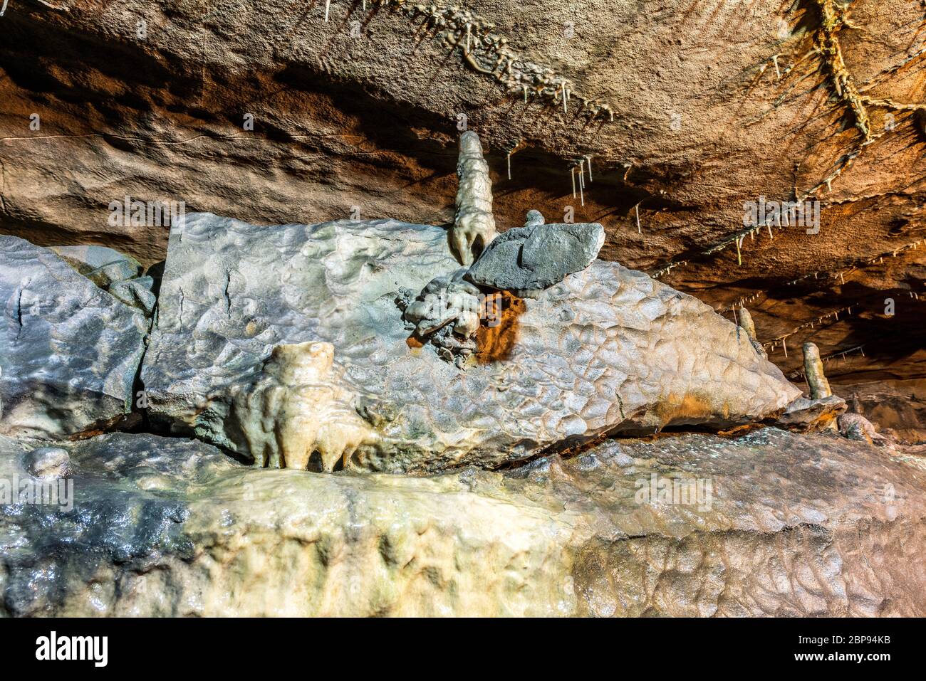 Cave flowstones hi-res stock photography and images - Alamy