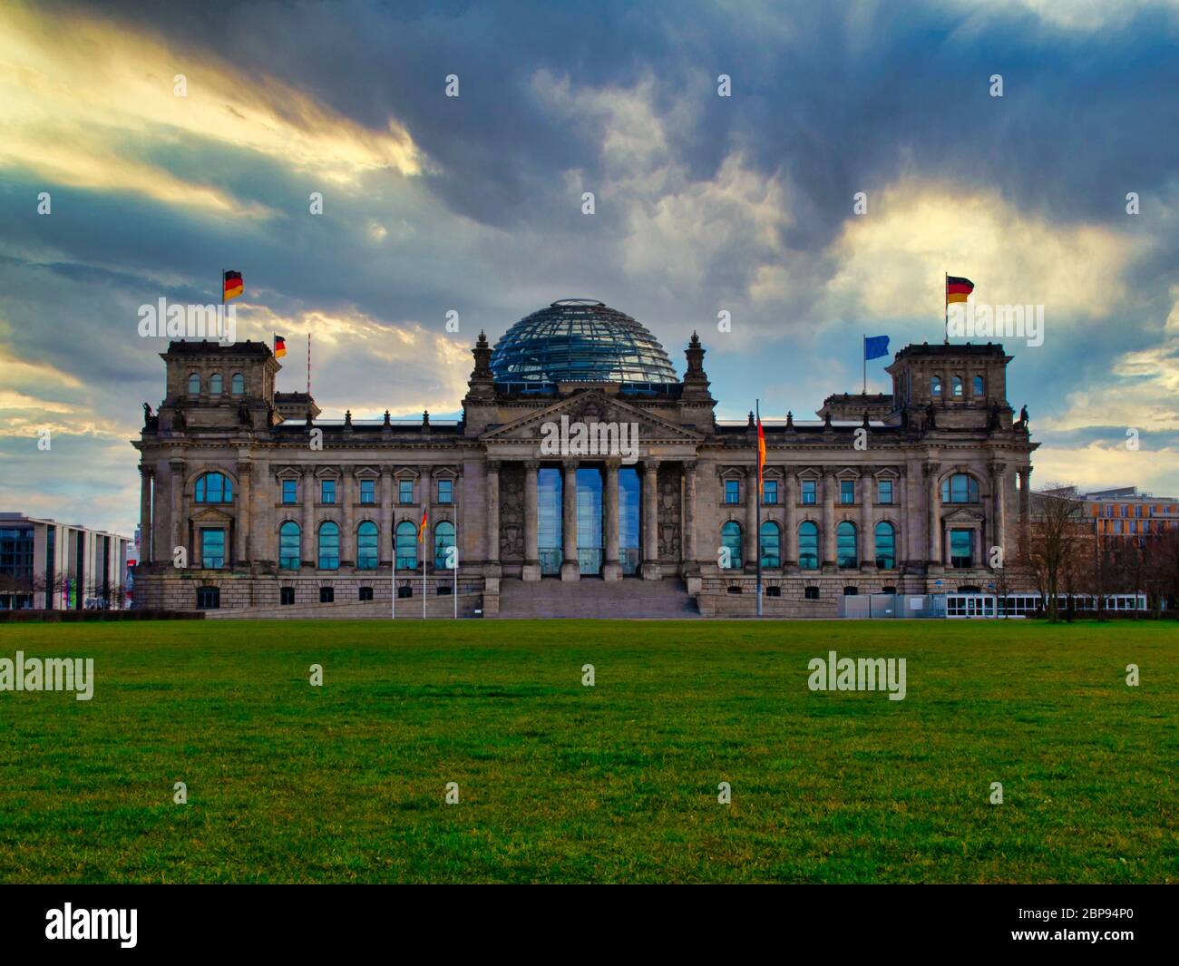 The reichstag seat of the german bundestag hi-res stock photography and ...