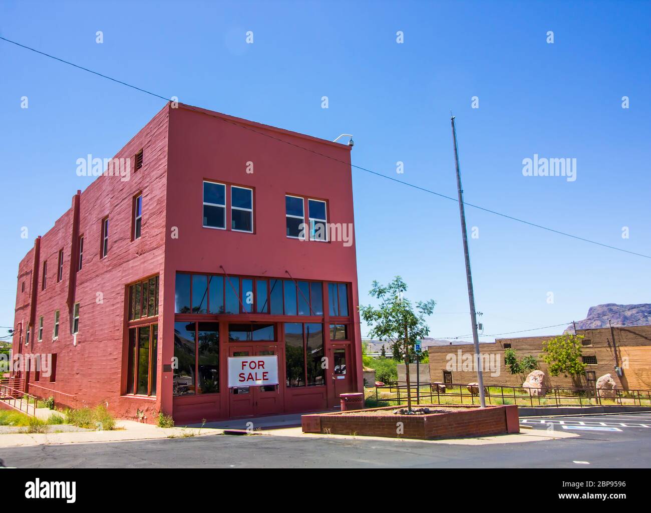 Retro Two Story Commercial Building In Distressed Town Stock Photo - Alamy