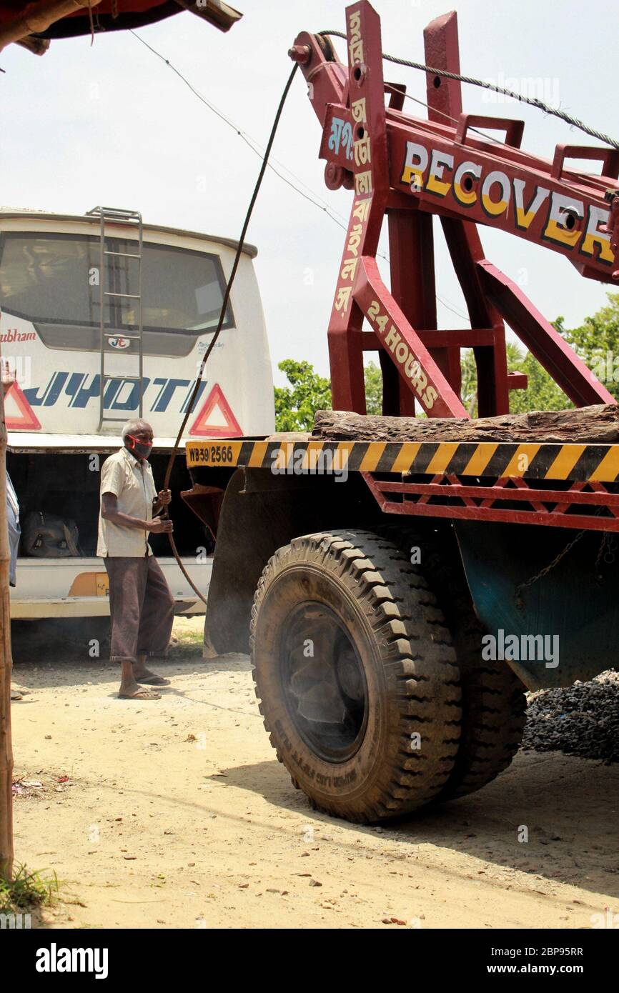 Migrant workers and some stranded students boarded a bus from Delhi to ...
