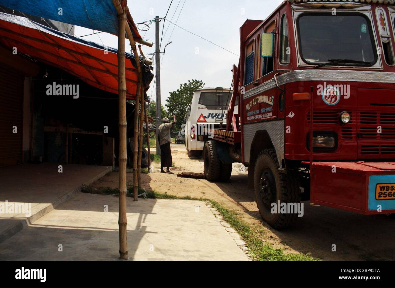 Migrant workers and some stranded students boarded a bus from Delhi to ...