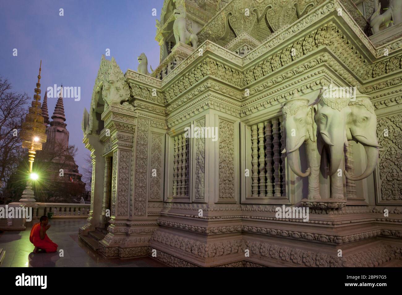 Oudong temple hi-res stock photography and images - Alamy