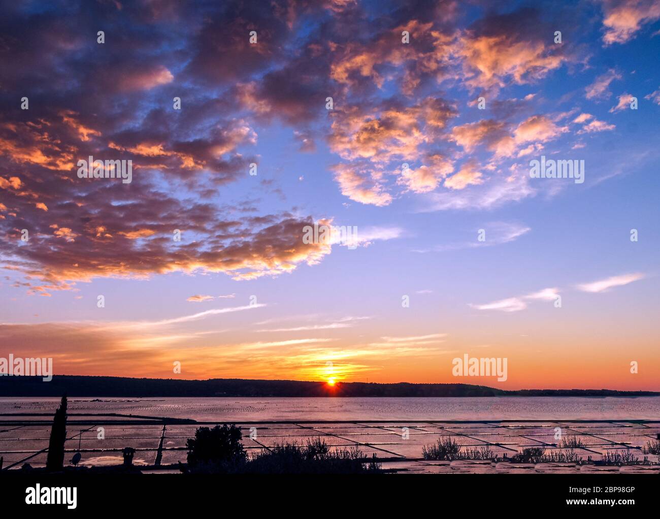 Lilac sunset hi-res stock photography and images - Alamy