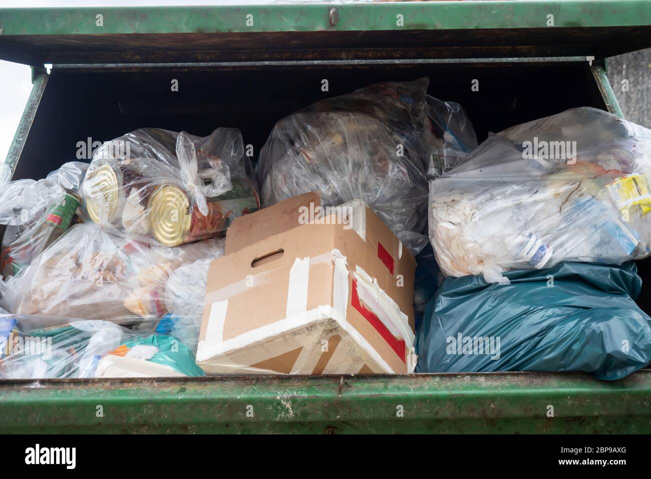 Dumpster full hi-res stock photography and images - Alamy