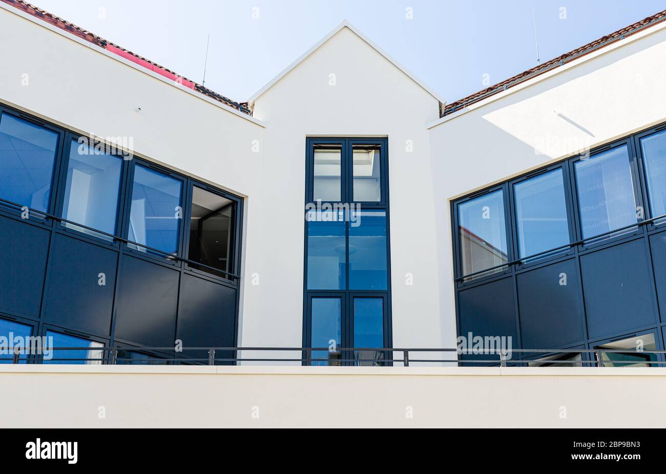 Symmetrical building hi-res stock photography and images - Alamy