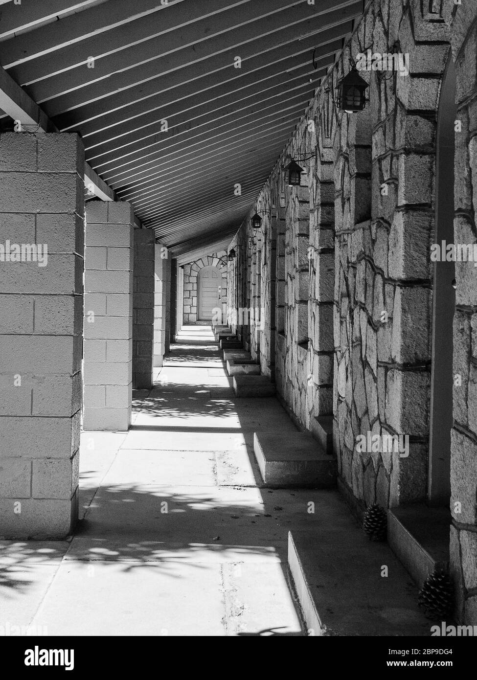 Breezeway hi-res stock photography and images - Alamy