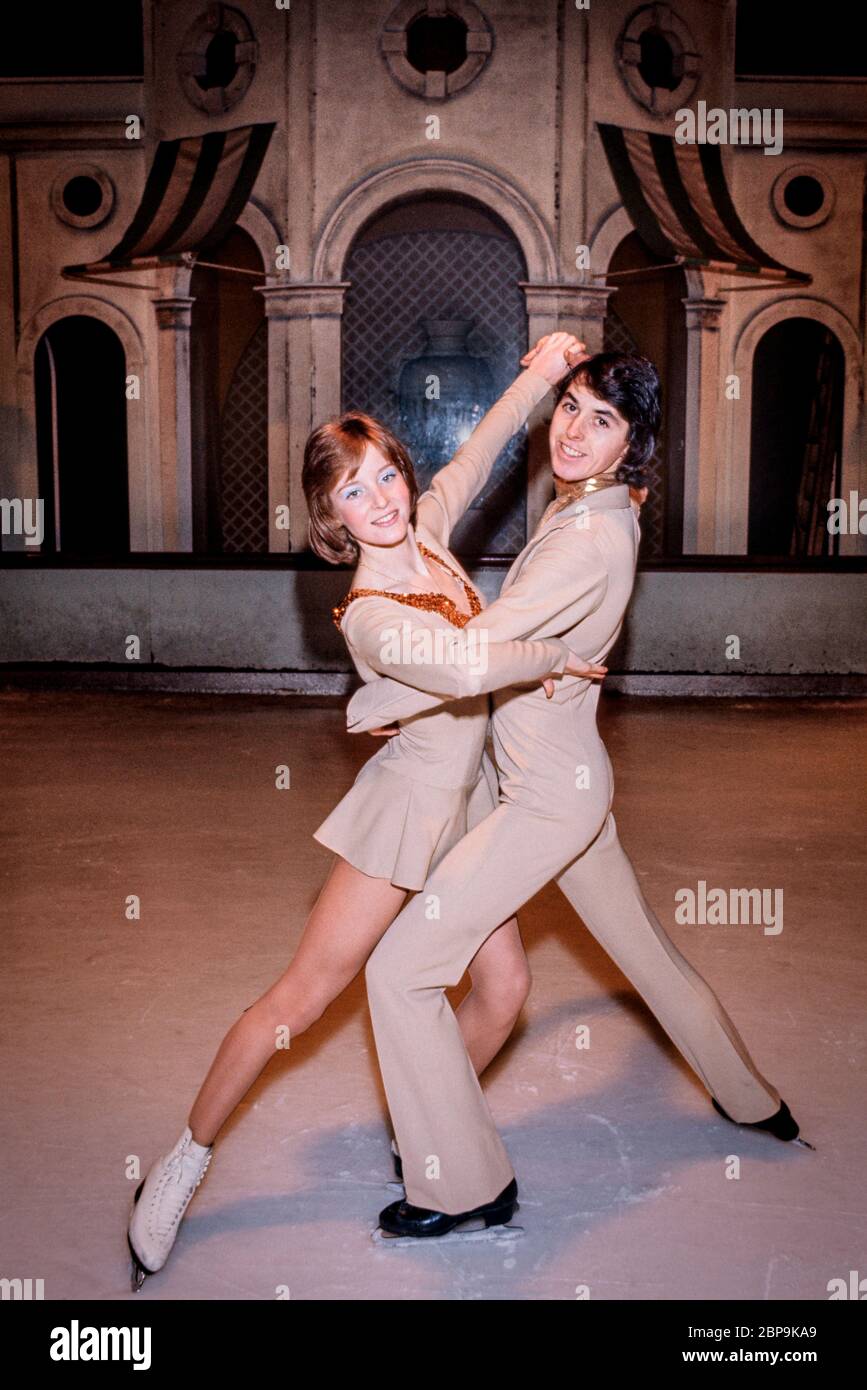 Waren maxwell hi-res stock photography and images - Alamy