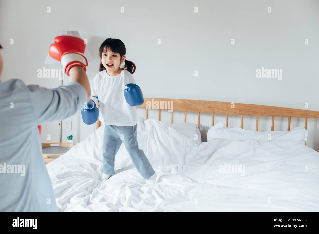 Dad and daughter playing in bed Boxing Stock Photo - Alamy