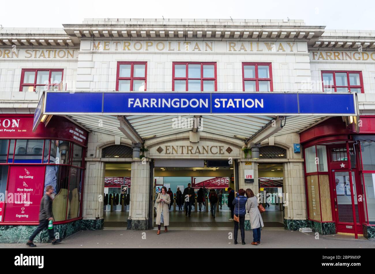 Thameslink sign hi-res stock photography and images - Alamy