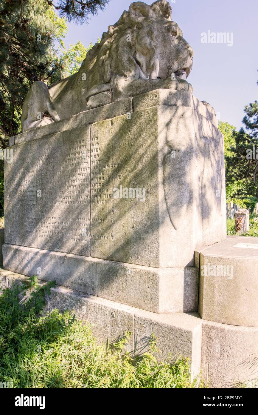 Carved stone lion on tomb of John Jackson, boxing champion in Brompton ...