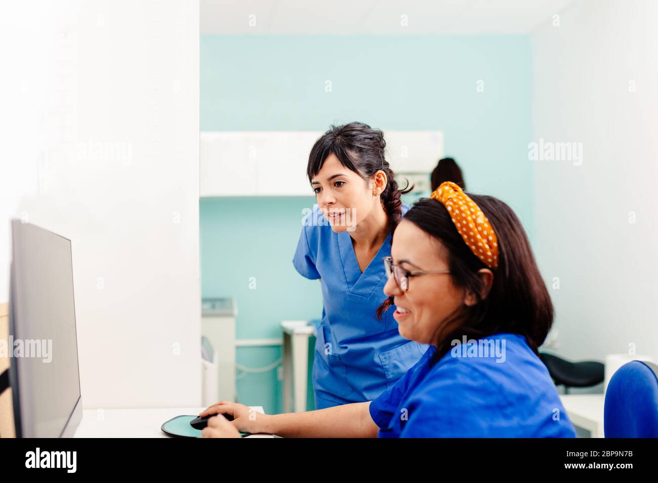 Nurses Talking Desk High Resolution Stock Photography and Images - Alamy