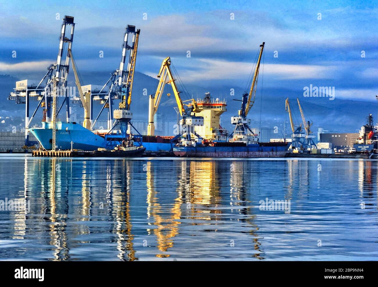 Horizontal boat barge transport goods hi-res stock photography and ...