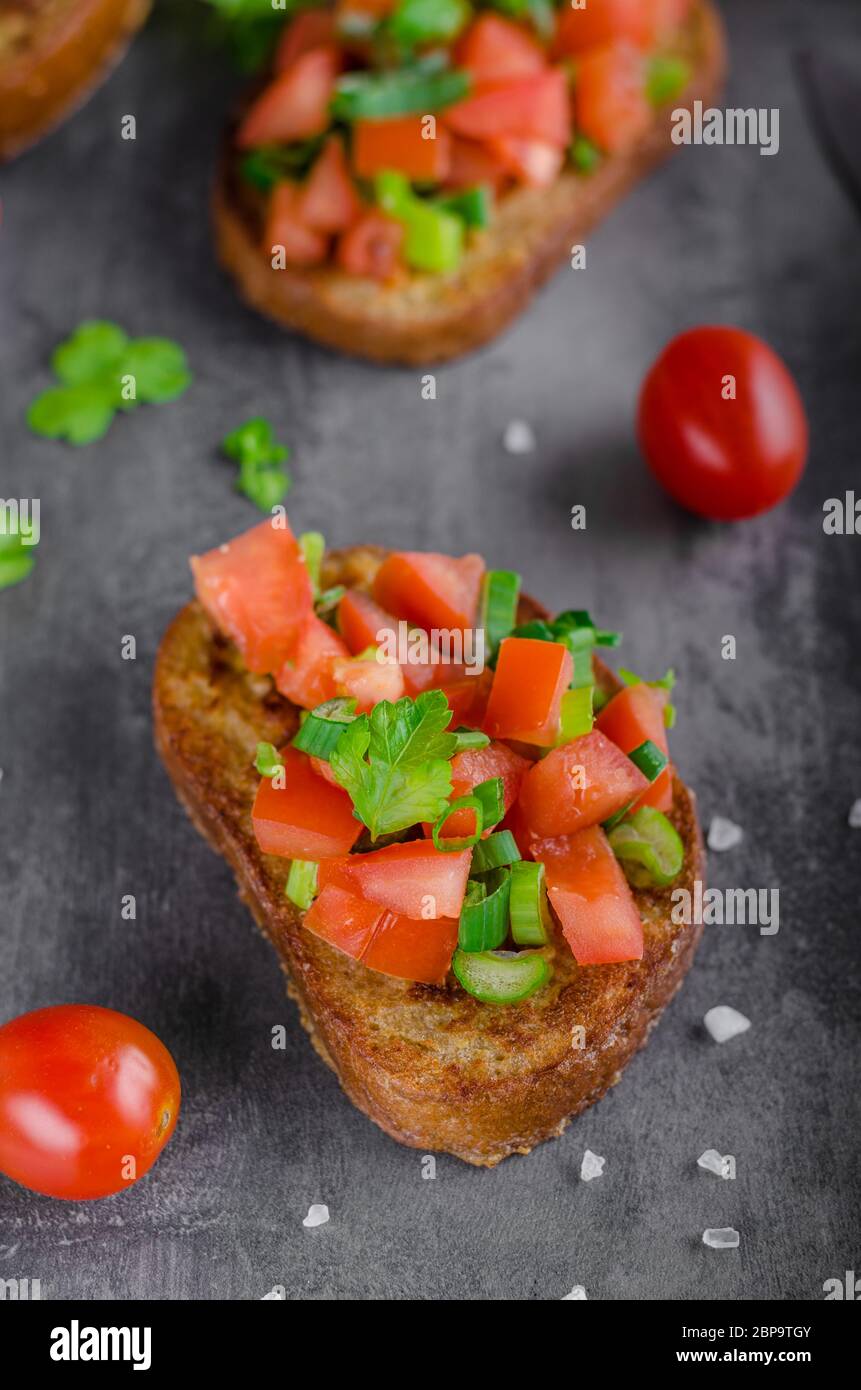 French garlic toast with vegetable salad, food photography, delish bio ...