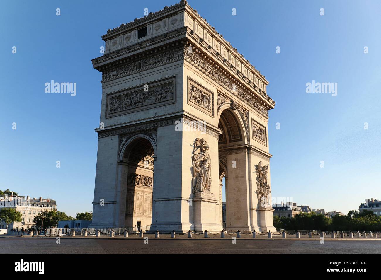 Roundabout paris daytime day hi-res stock photography and images - Alamy